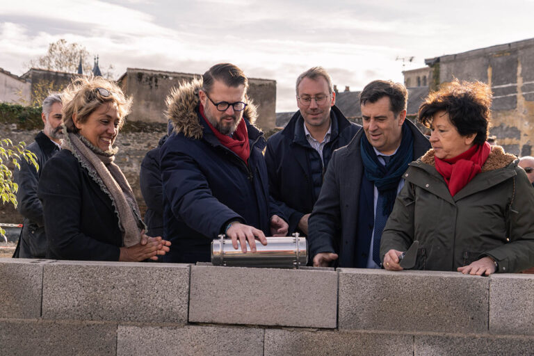 Pose de la première pierre pour la bibliothèque intercommunale - CC du ...